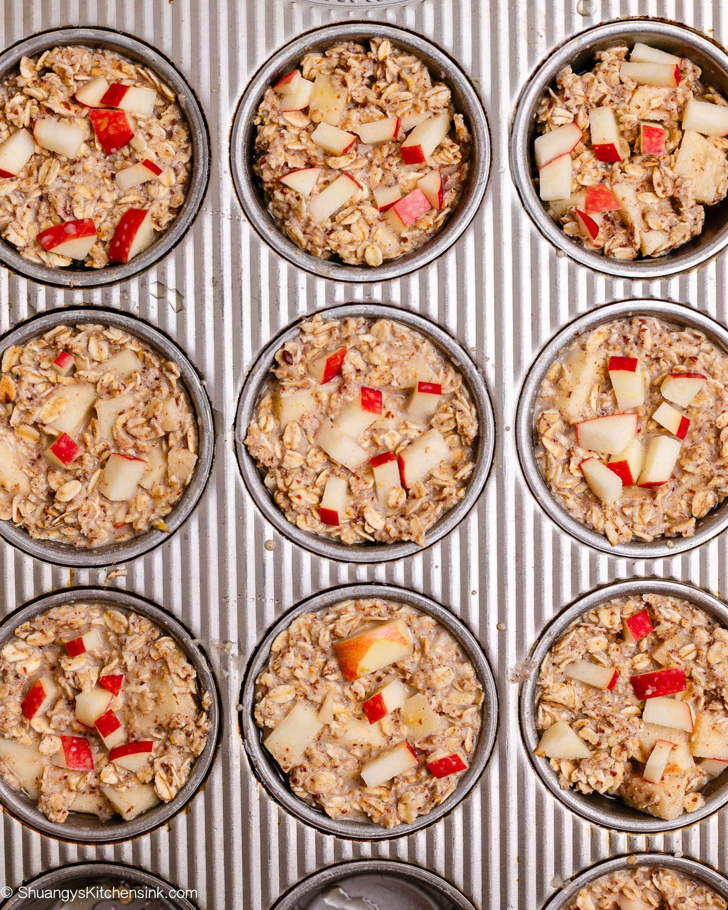 Cinnamon Apple Baked Oatmeal Cups {Vegan} | Shuangy's Kitchensink