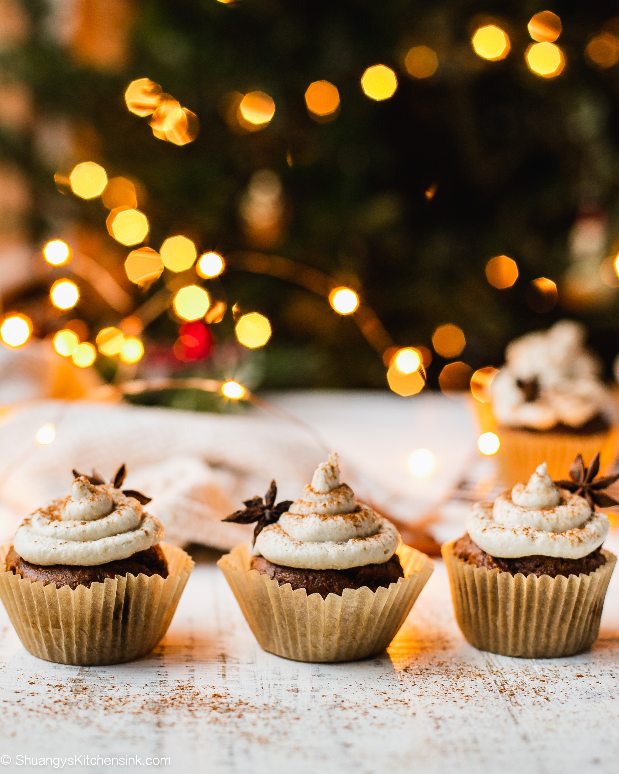 Vegan Gingerbread Muffin with Cream Cheese Frosting - Shuangy's Kitchen