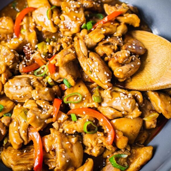 30 Minutes Chinese Garlic Chicken Stir Fry (Better than Takeout)