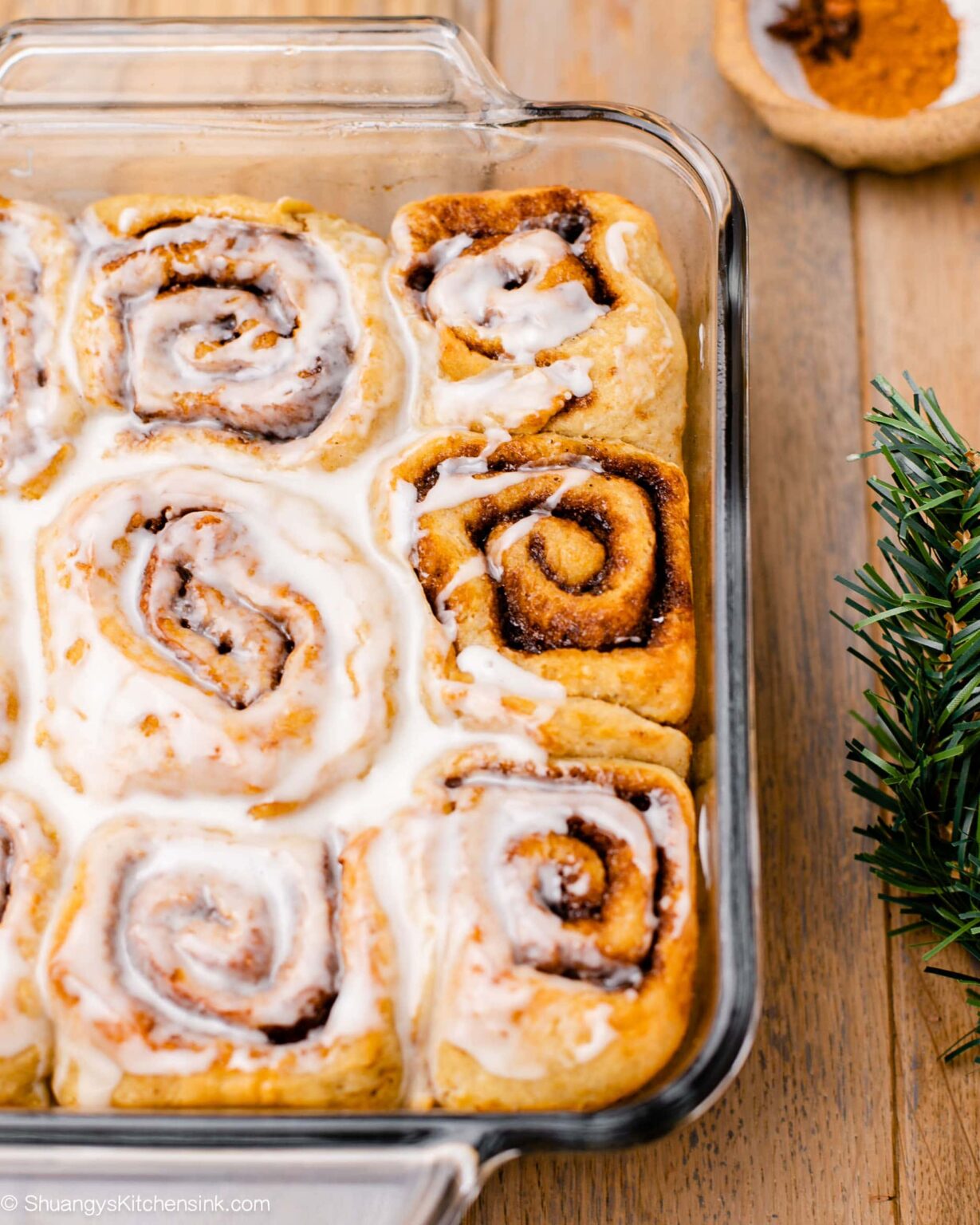 Gingerbread Cinnamon Rolls {Eggless} | Shuangy's Kitchensink
