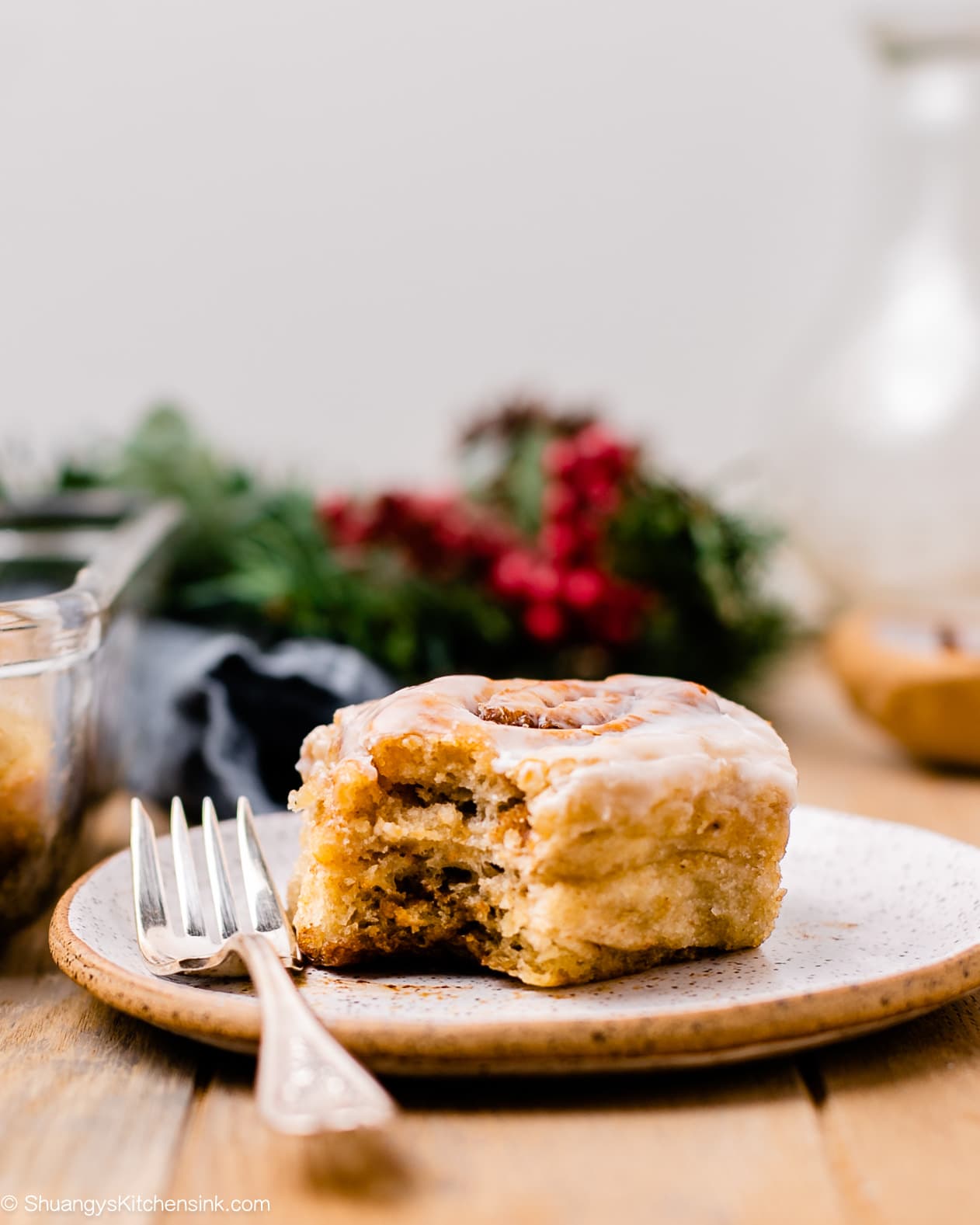 Gingerbread Cinnamon Rolls {Eggless} | Shuangy's Kitchensink