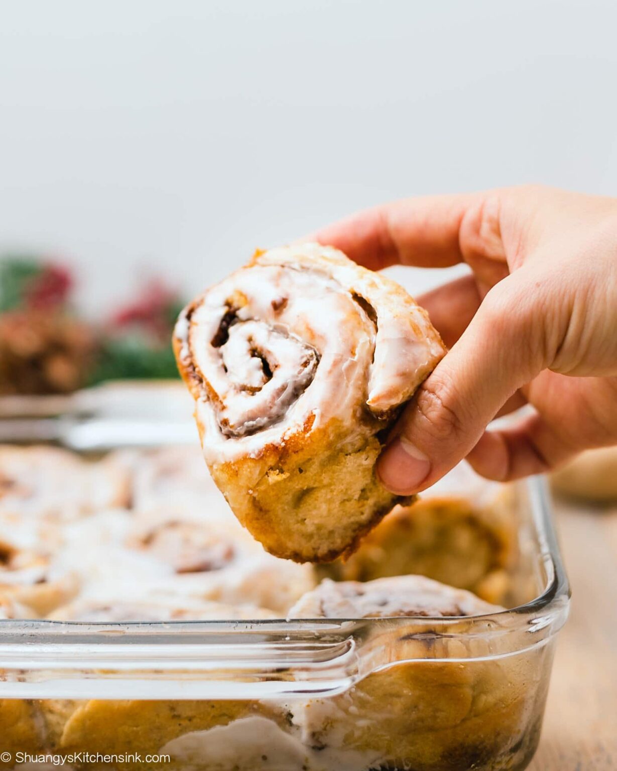 Gingerbread Cinnamon Rolls {Eggless} | Shuangy's Kitchensink