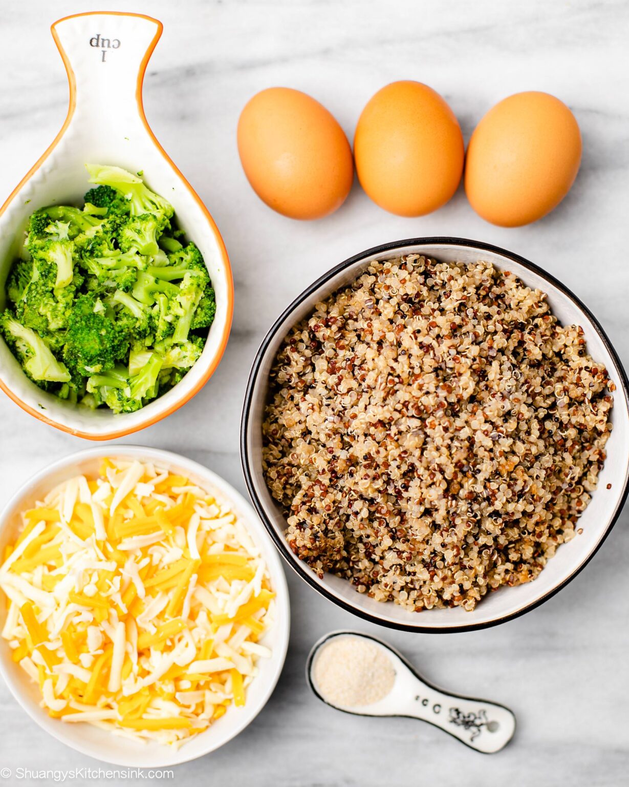 Broccoli Cheddar Quinoa Cups {5 Ingredients} | Shuangy's Kitchensink