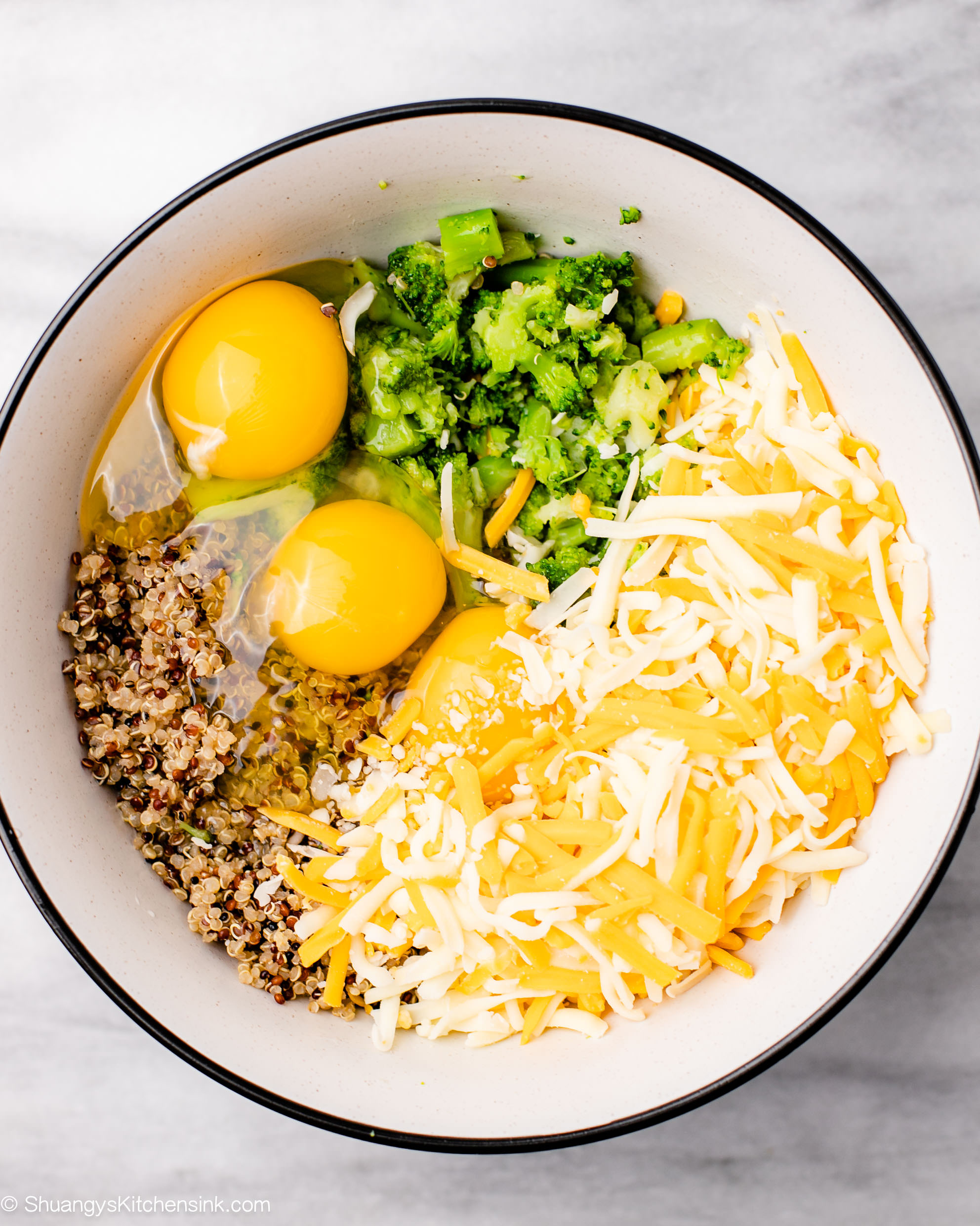 Broccoli Cheddar Quinoa Cups {5 Ingredients} | Shuangy's Kitchensink