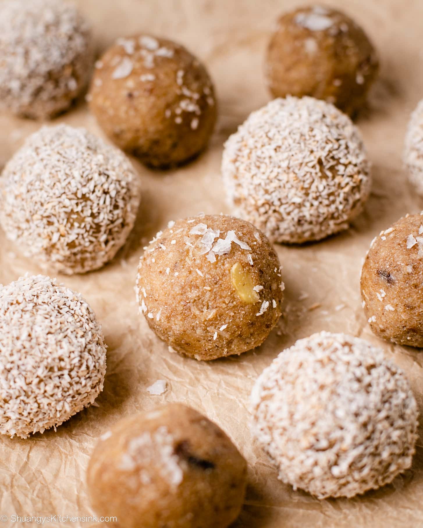 Salted Caramel Energy Balls {4 Ingredients} | Shuangy's Kitchensink