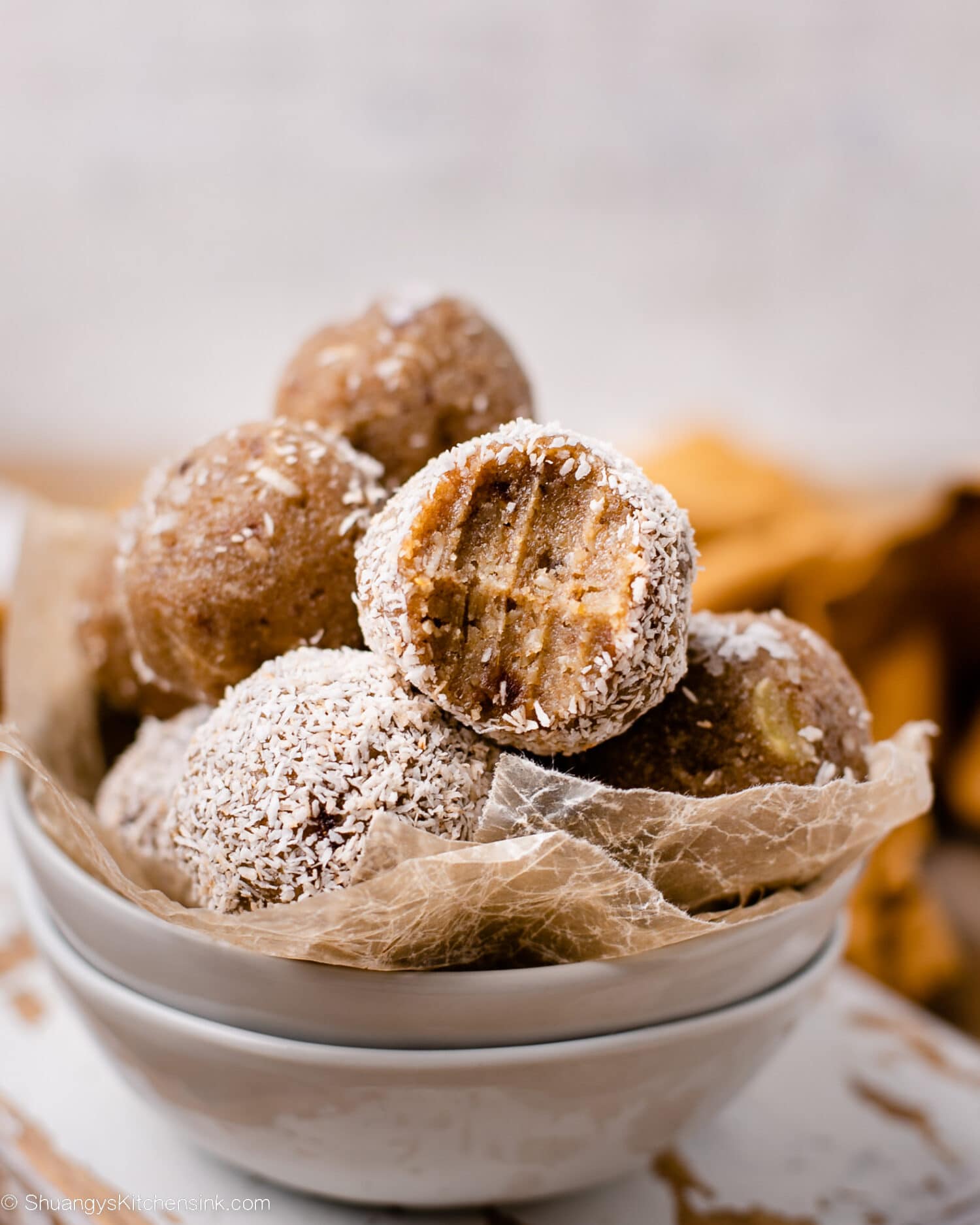 Salted Caramel Energy Balls {4 Ingredients} | Shuangy's Kitchensink