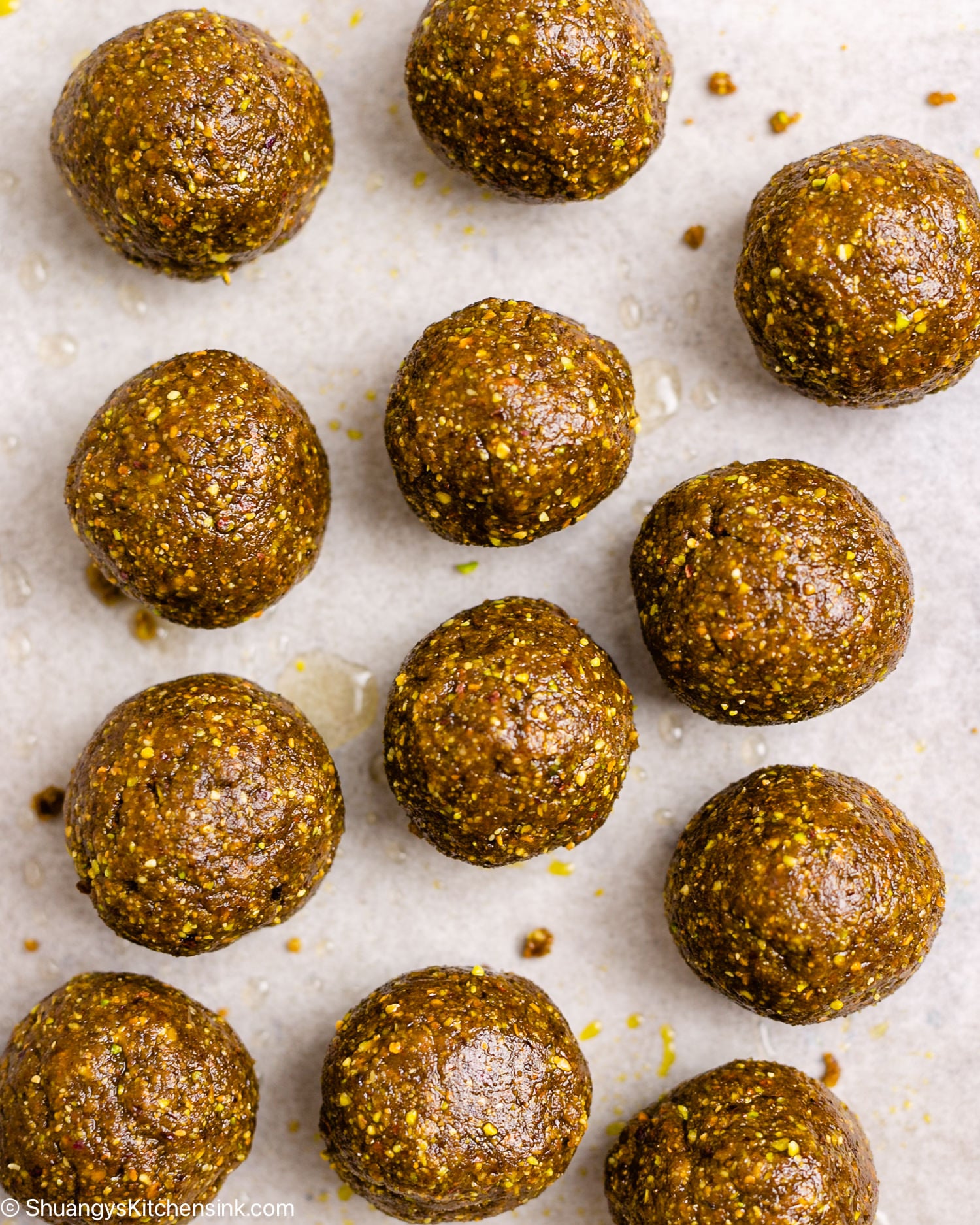 No Bake Pistachio Truffles {3 Ingredients} | Shuangy's Kitchensink