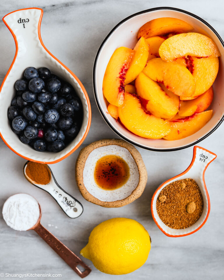 Vegan Blueberry Peach Crisp {with Oats} | Shuangy's Kitchensink