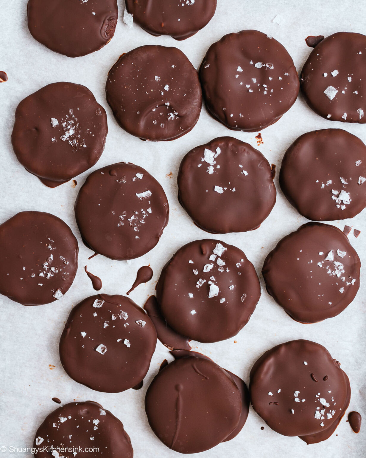No Bake Thin Mint Cookies {6 Ingredients} - Shuangy's Kitchensink