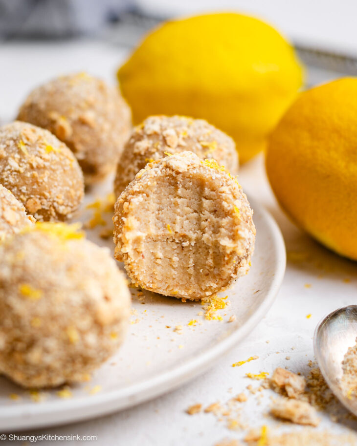 No Bake Lemon Balls {4 Ingredients} | Shuangy's Kitchensink