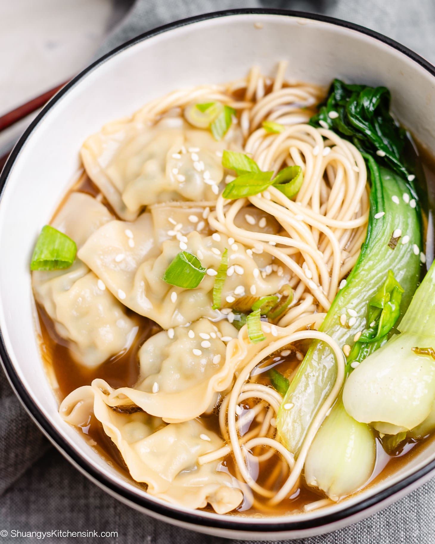 10 Minutes Chinese Wonton Soup {with Frozen wontons} | Shuangy's ...